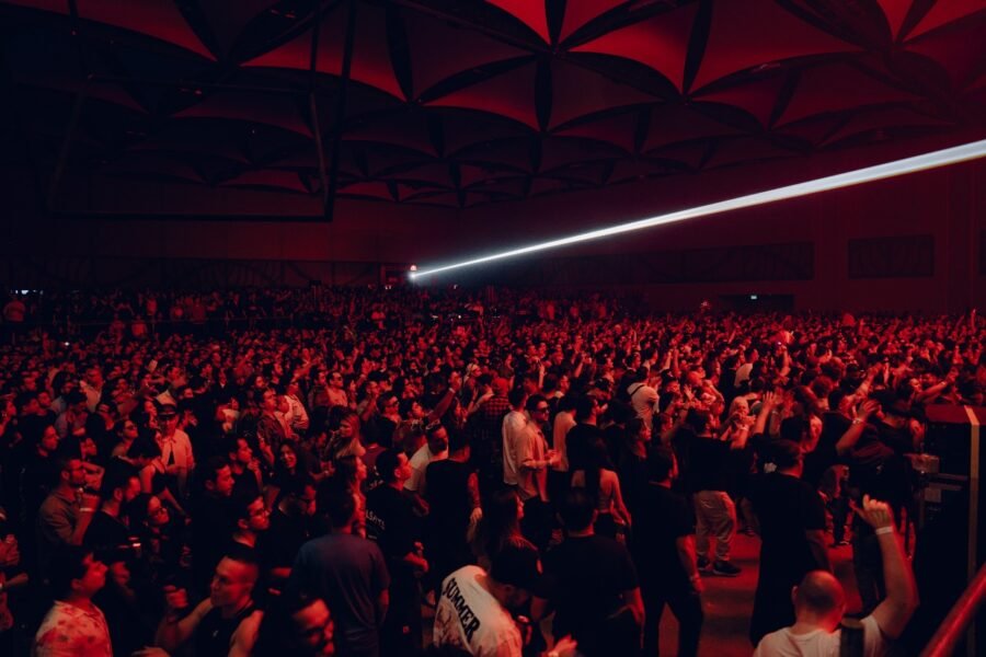 FIESTA HASTA EL AMANECER MILES DE BAILARINES INCANSABLES DISFRUTARON DE ...