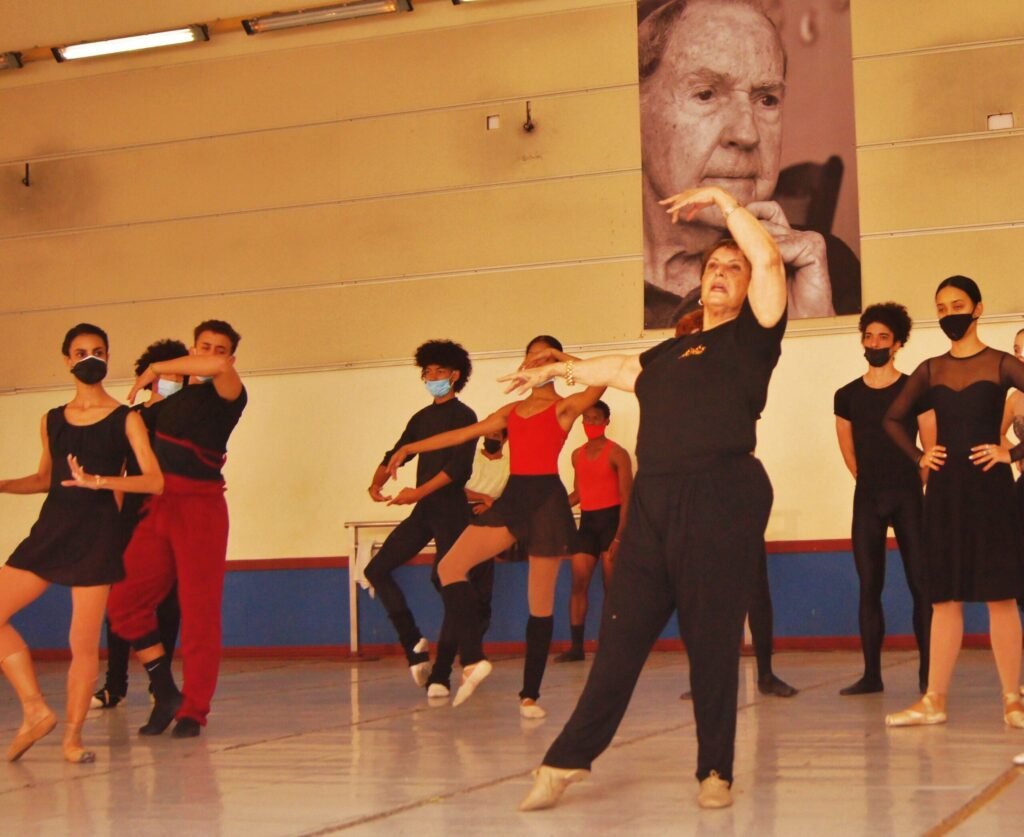 Leyenda del ballet cubano impartirá curso magistral en Costa Rica - La ...