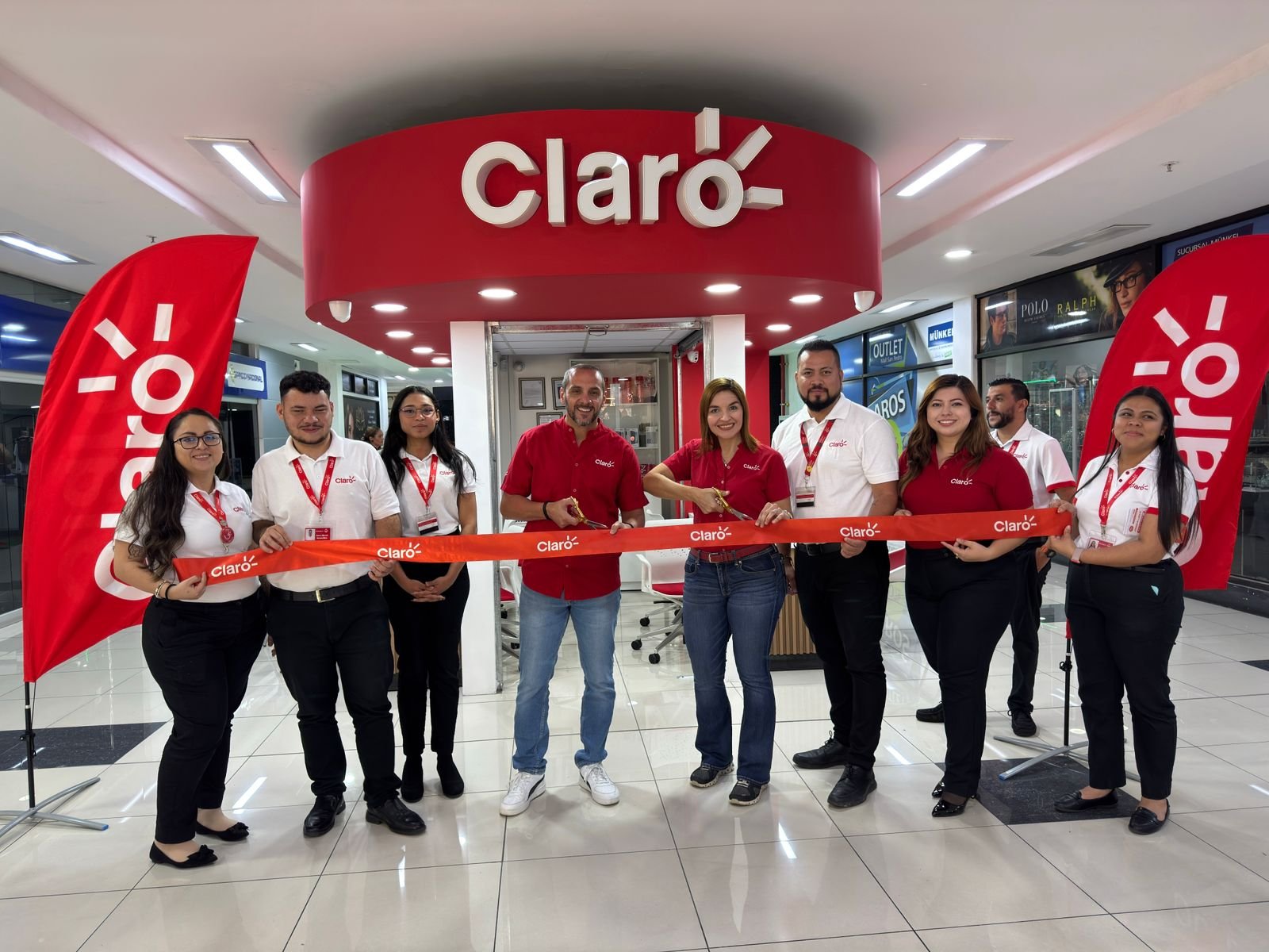 Claro inaugura nuevo Centro de Atención al Cliente en Mall San Pedro ...