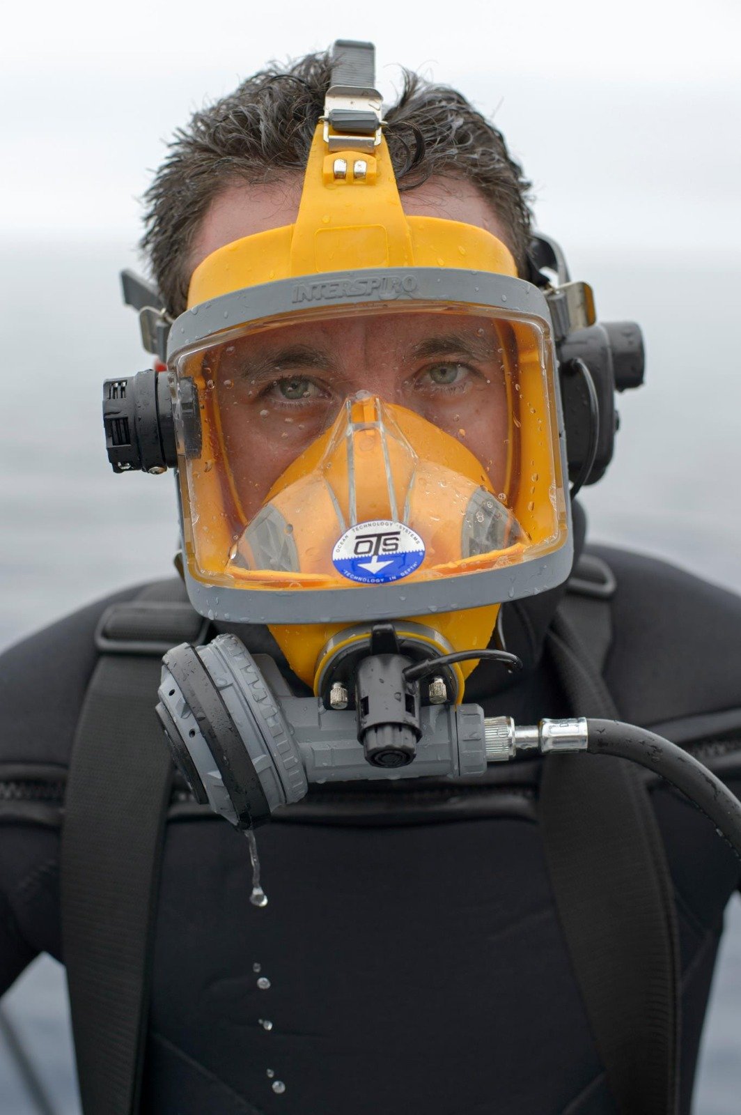 Renombrado científico de tiburones Dr. Mauricio Hoyos resulta herido en ...