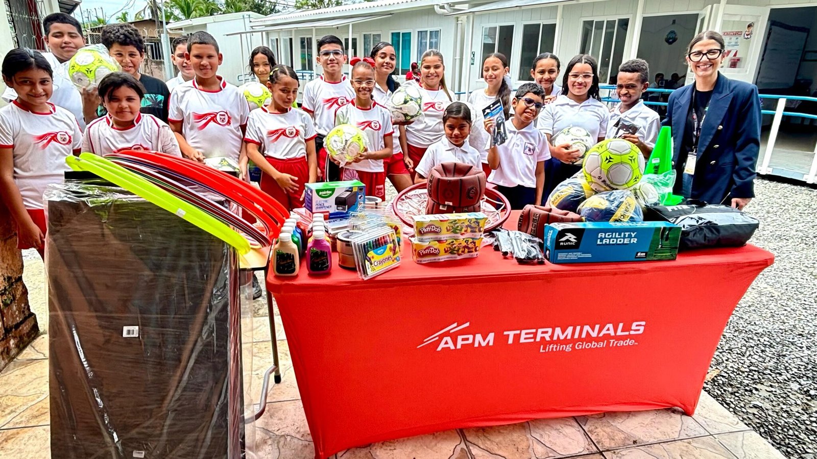 TCM impulsa la educación limonense con proyectos que fortalecen el ...